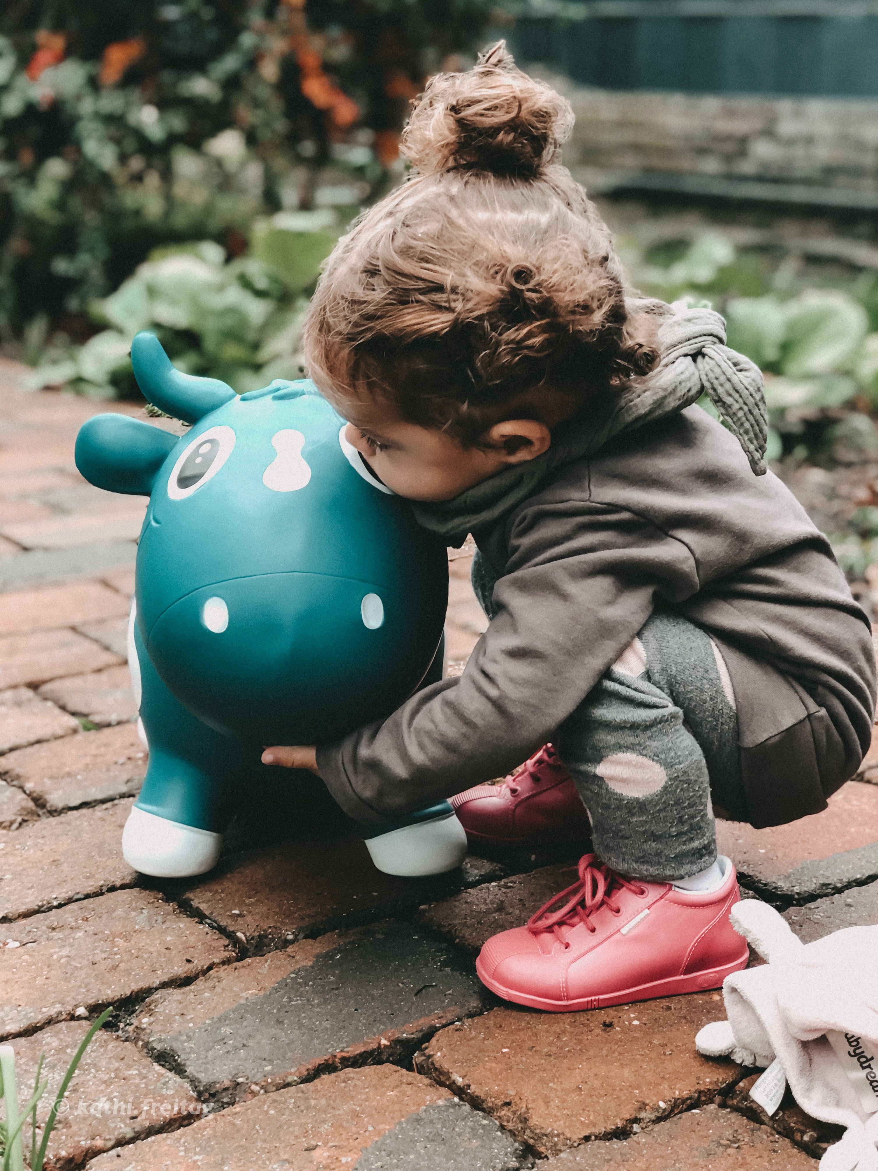 Hüpftier / Hüpfkuh / Hüpfspielzeug - Betsy the Cow für drinnen und ...